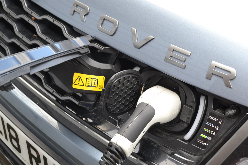 Range Rover P400e Road Test