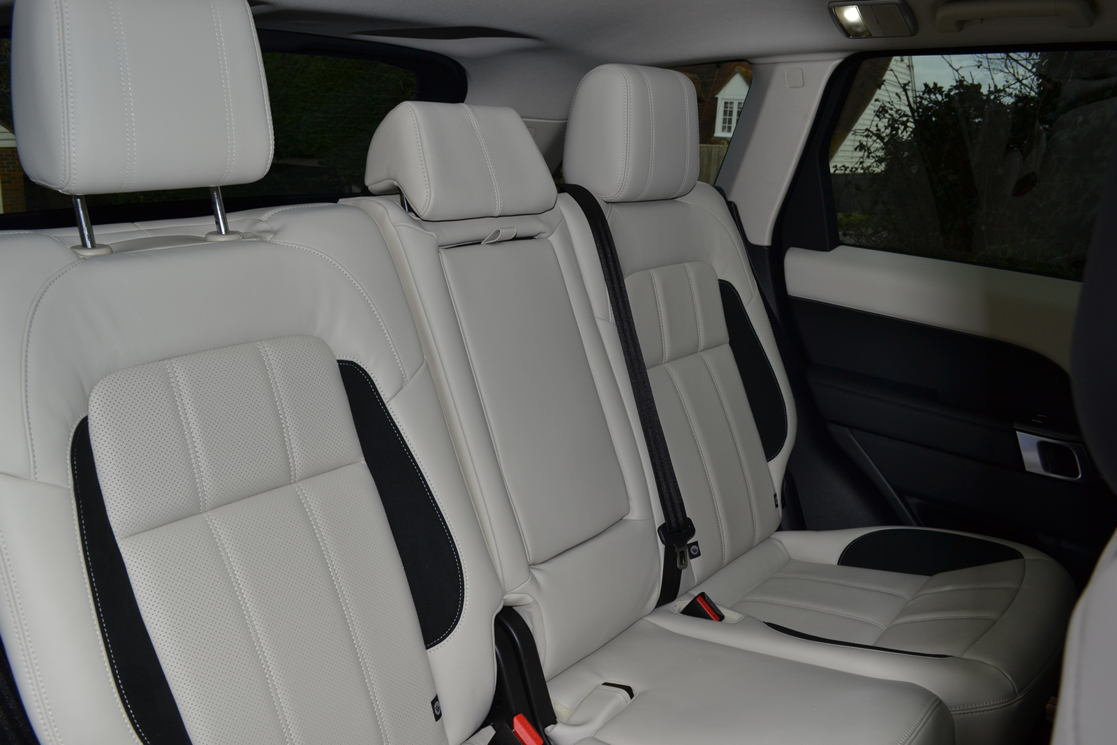 Range Rover P400e Road Test