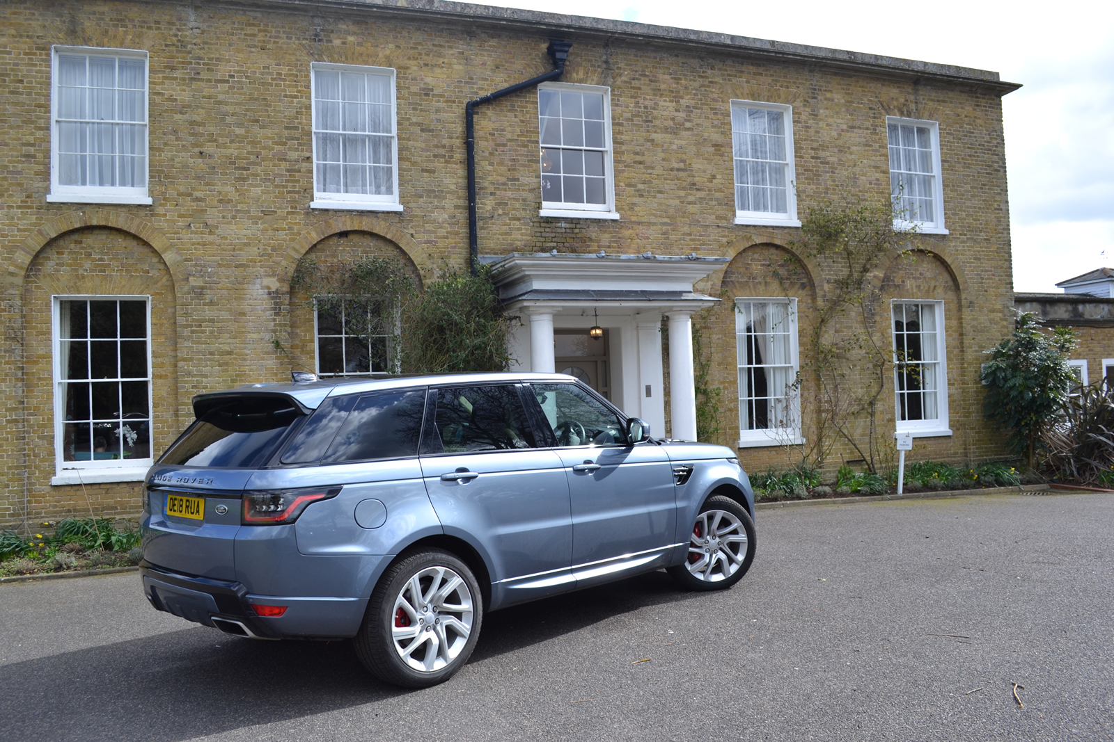 Range Rover P400e Road Test